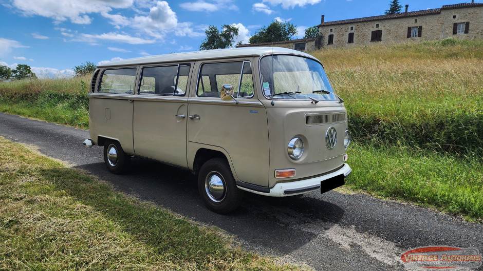 VOLKSWAGEN COMBI DELUXE - Cars for Sale